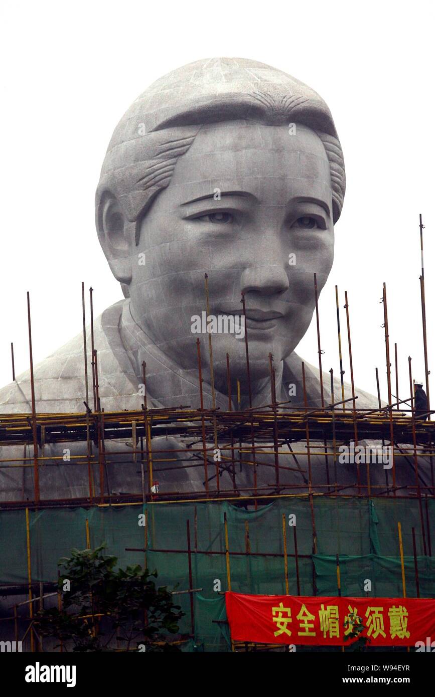--FILE--Chinese workers are building a stone statue of Soong Ching-ling ...