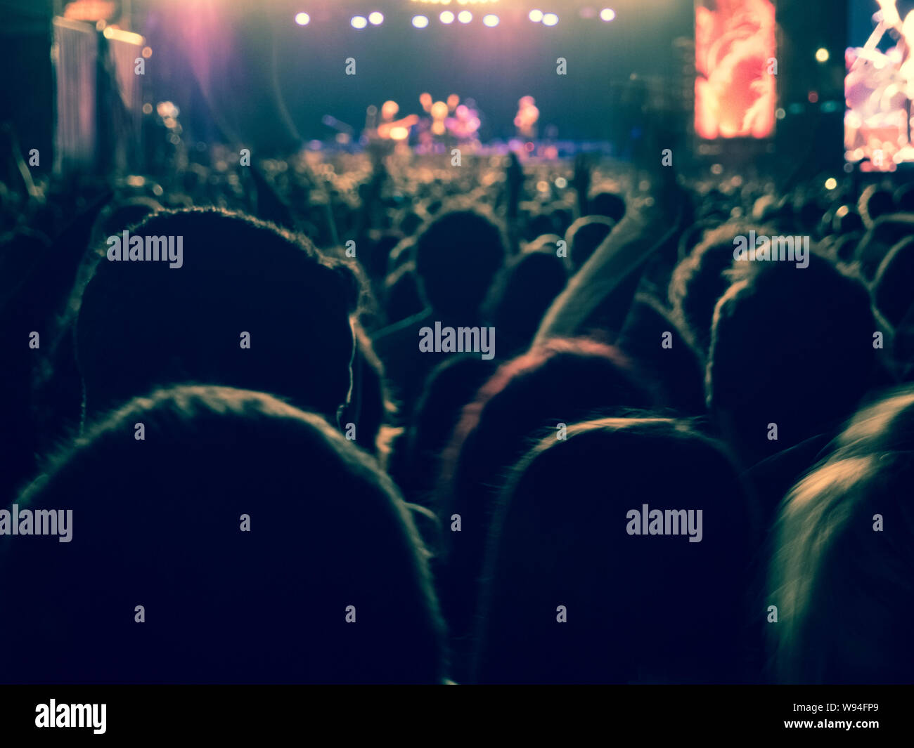 Group of people enjoying a concert hi-res stock photography and images ...