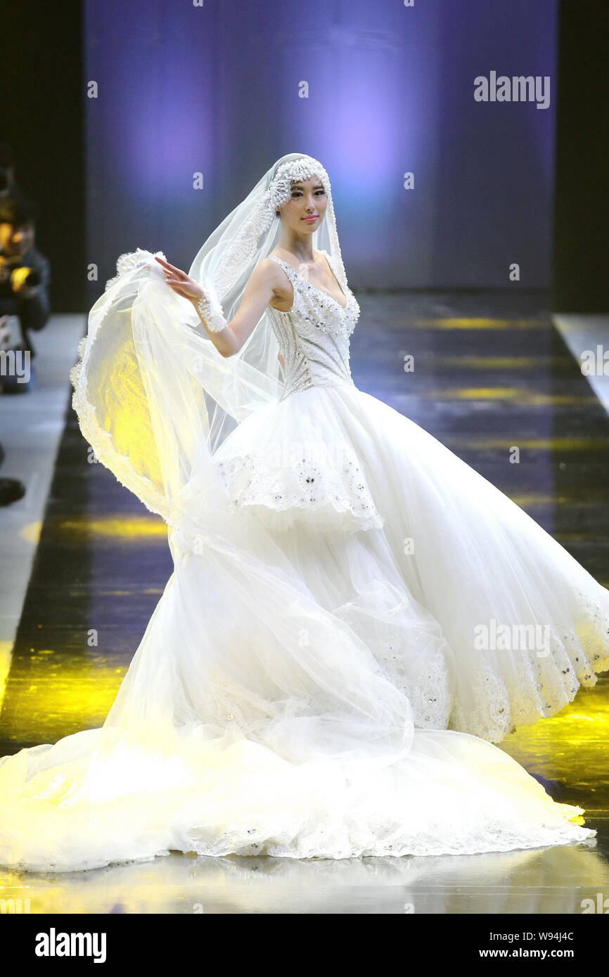 Ling cheung hi-res stock photography and images - Alamy