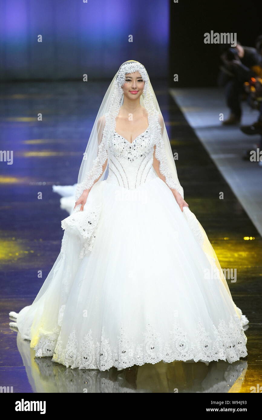 Chinese model Zhai Ling displays a new creation by Chinese fashion ...