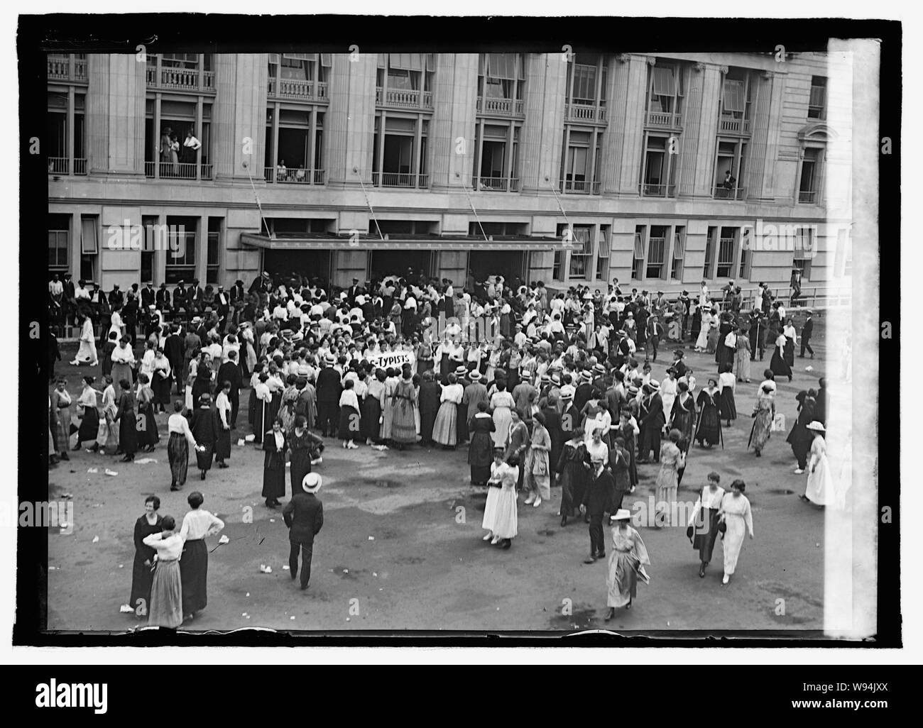 日本語 古田織部像（「茶之湯六宗匠伝記」より） 15 july Cut Out Stock Images & Pictures - Alamy