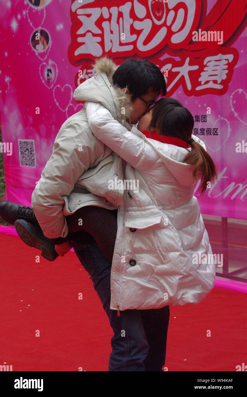 Wuhan Chinese Couple Kiss Kissing High Resolution Stock Photography and ...