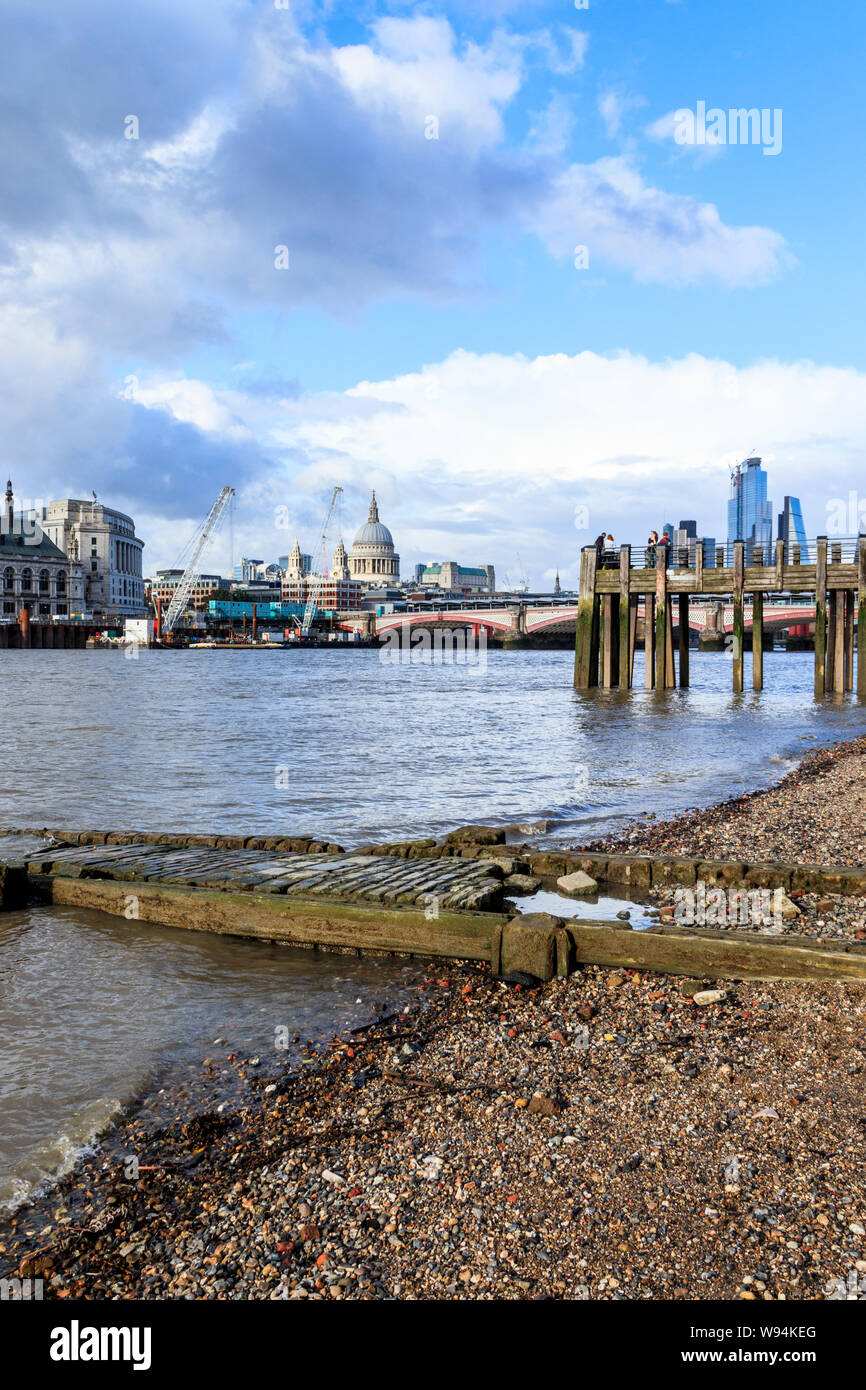 Victorian london skyline hi-res stock photography and images - Alamy
