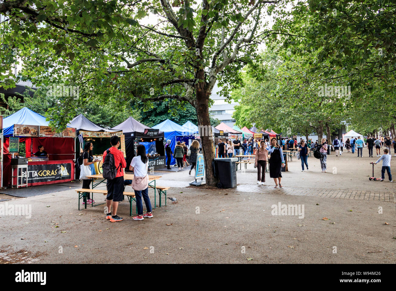 Food drink stall stalls hi-res stock photography and images - Alamy