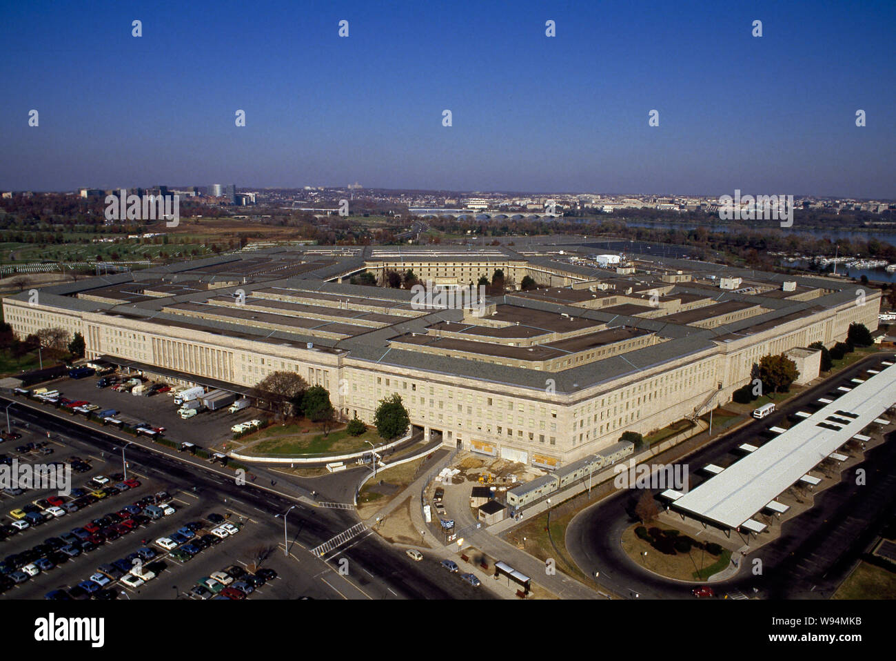 Pentagon aerial view hi-res stock photography and images - Alamy