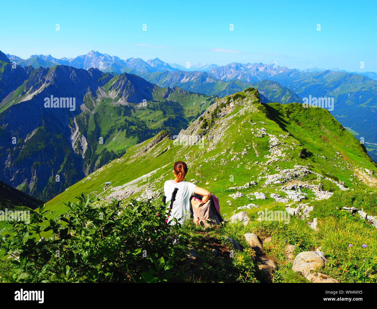 Girl mountains hi-res stock photography and images - Alamy