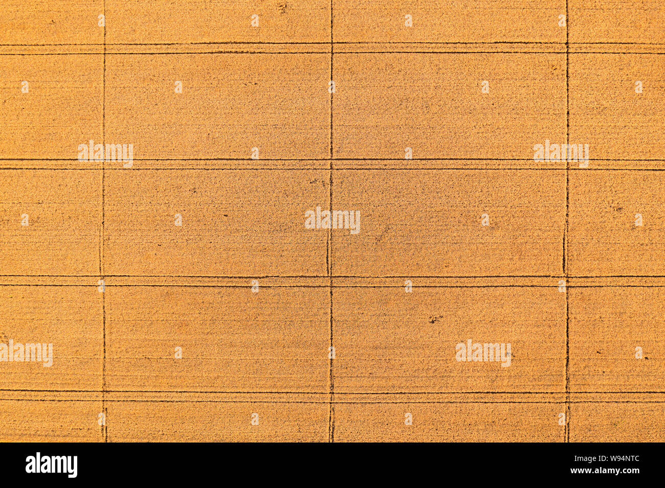 Crop marks hi-res stock photography and images - Alamy