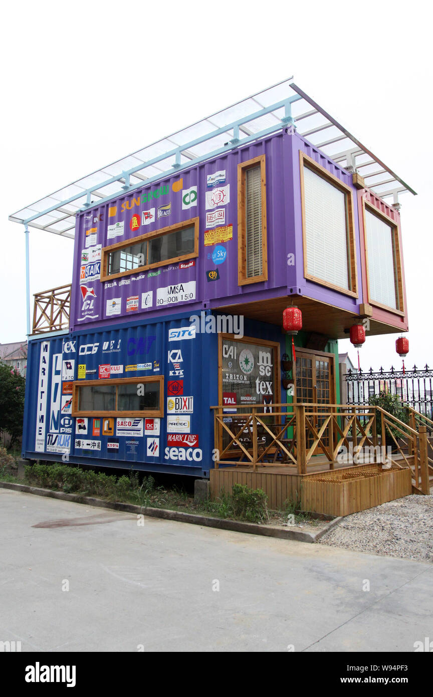 Container house hi-res stock photography and images - Alamy