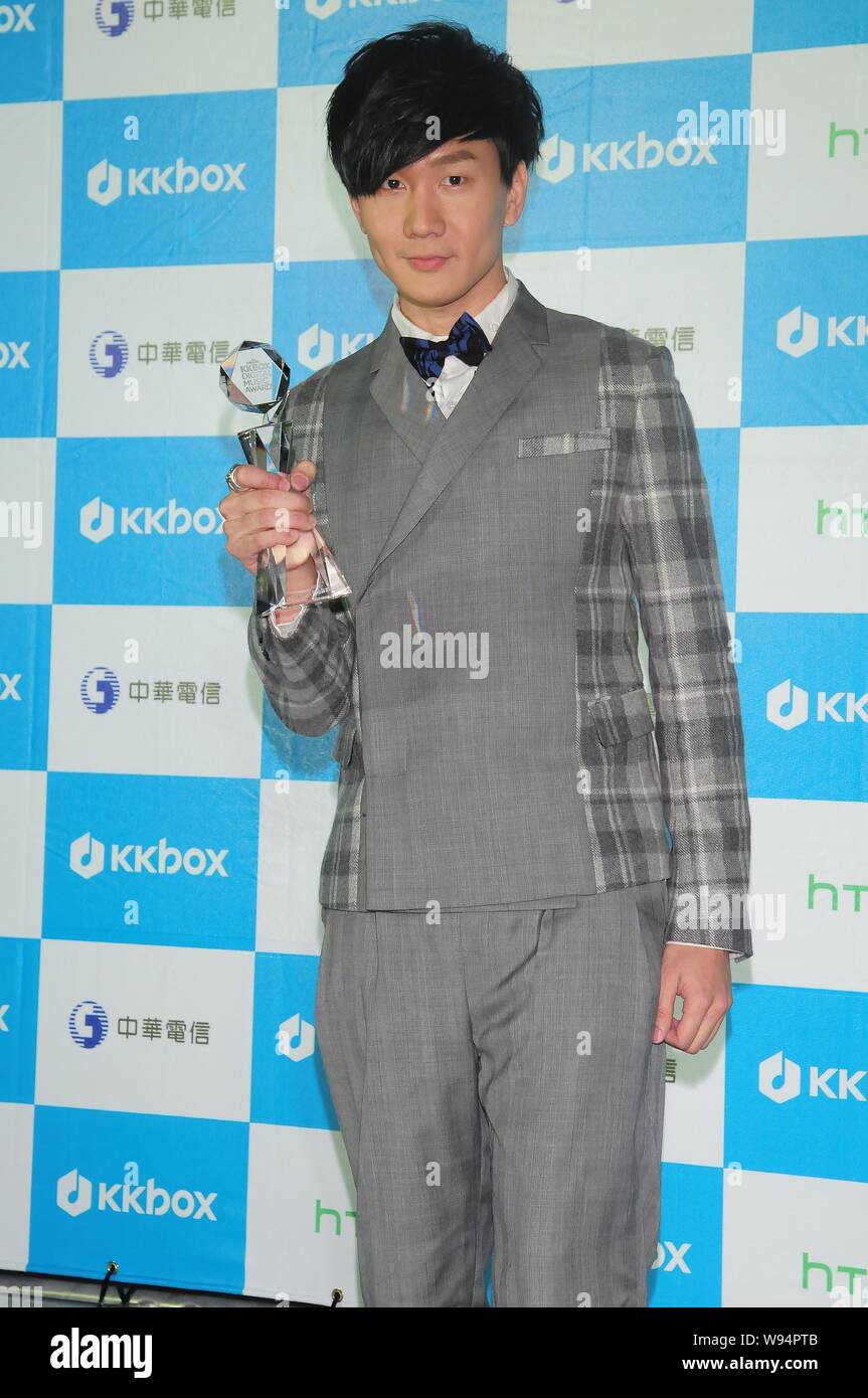 Singaporean singer JJ Lin poses holding his trophy during the 8th KKBOX ...