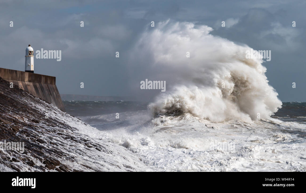 Large ocean waves and breaking waves on the Welsh coastline (Porthcawl ...