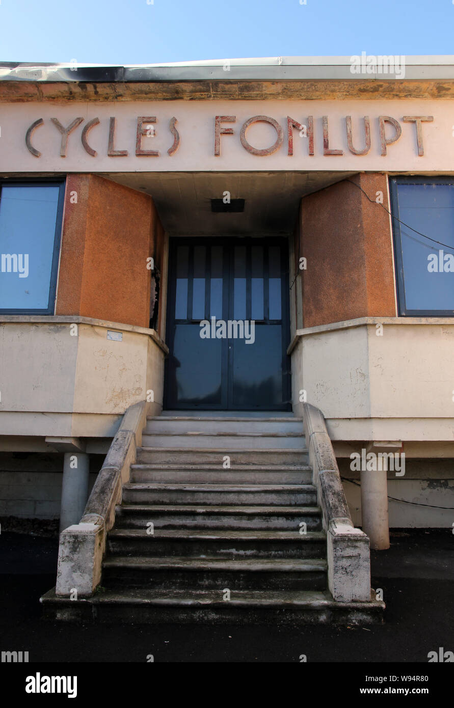 Old factory building france hi-res stock photography and images - Alamy