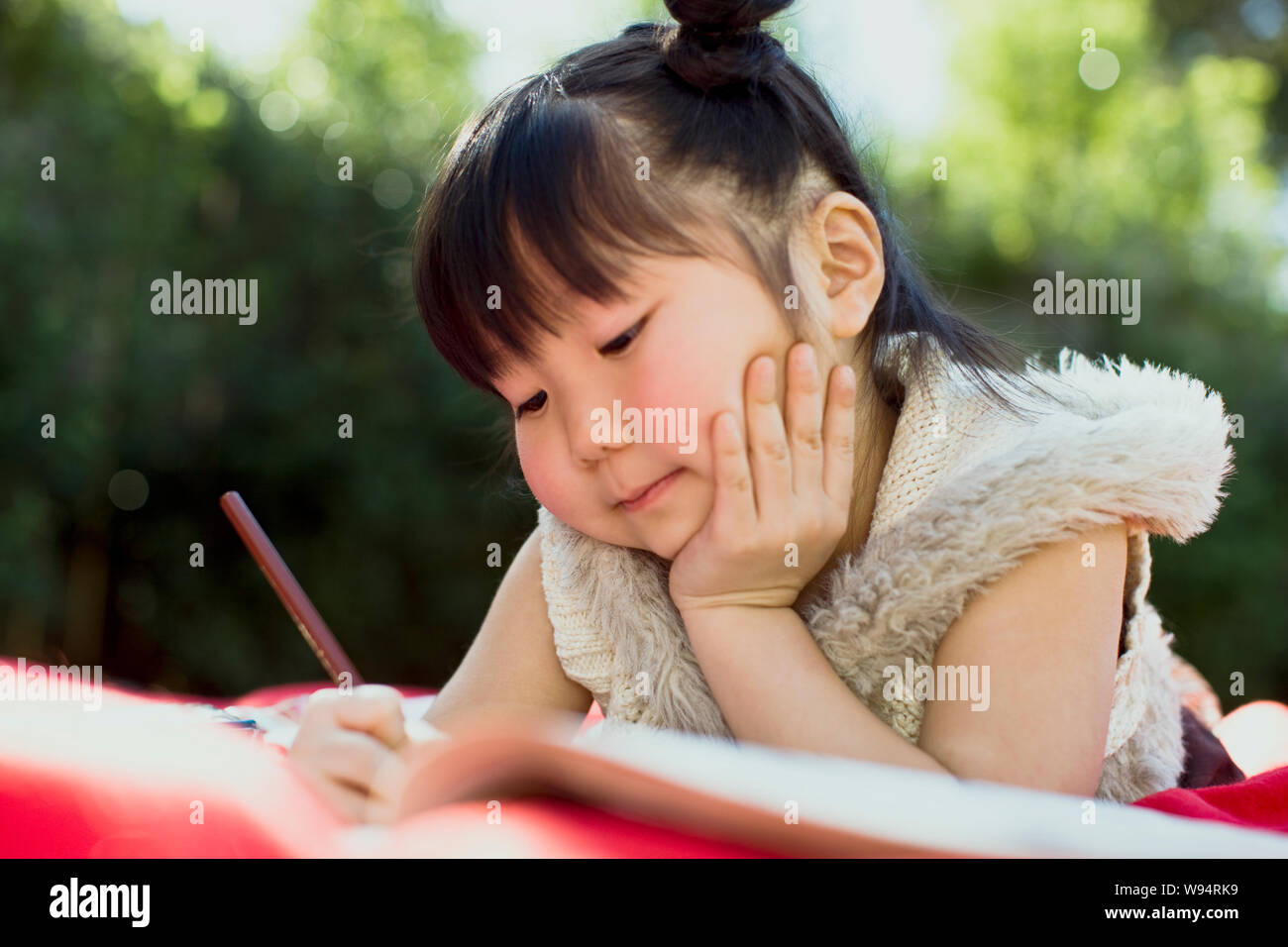 Young girl coloring Stock Photo - Alamy
