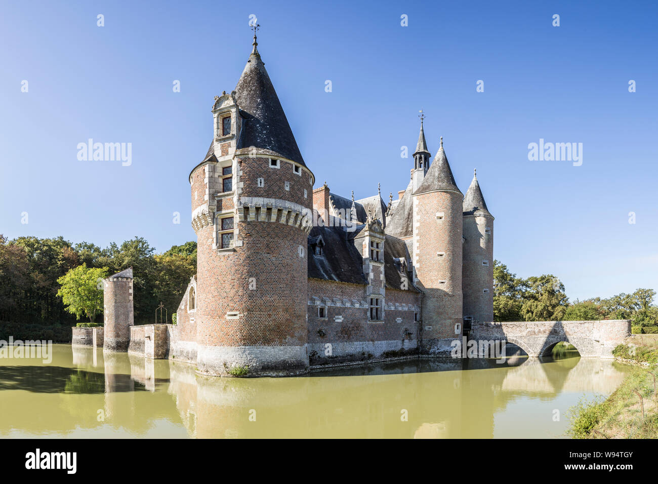 Chateau de moulin hi-res stock photography and images - Alamy