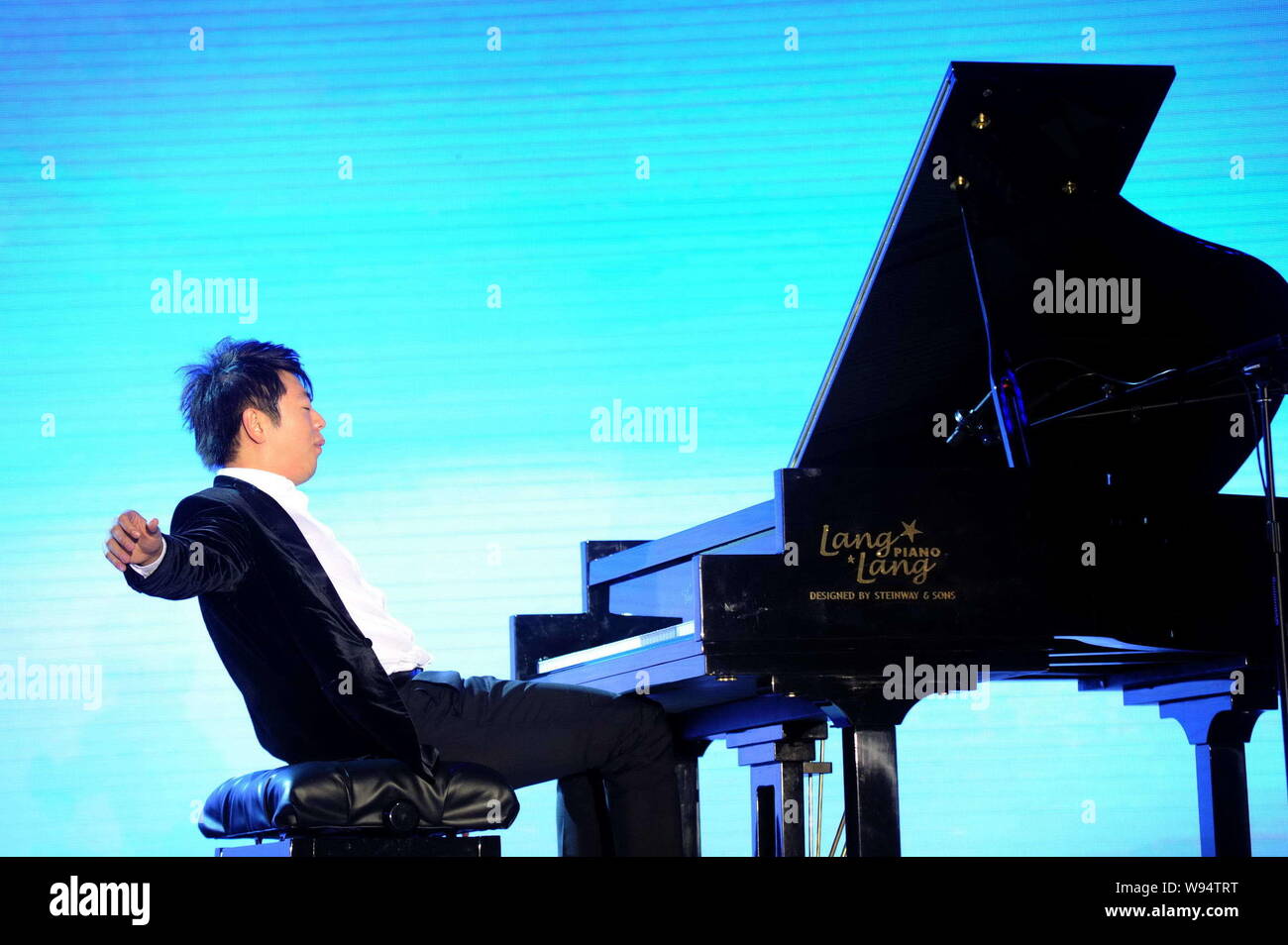 Chinese pianist hi-res stock photography and images - Alamy
