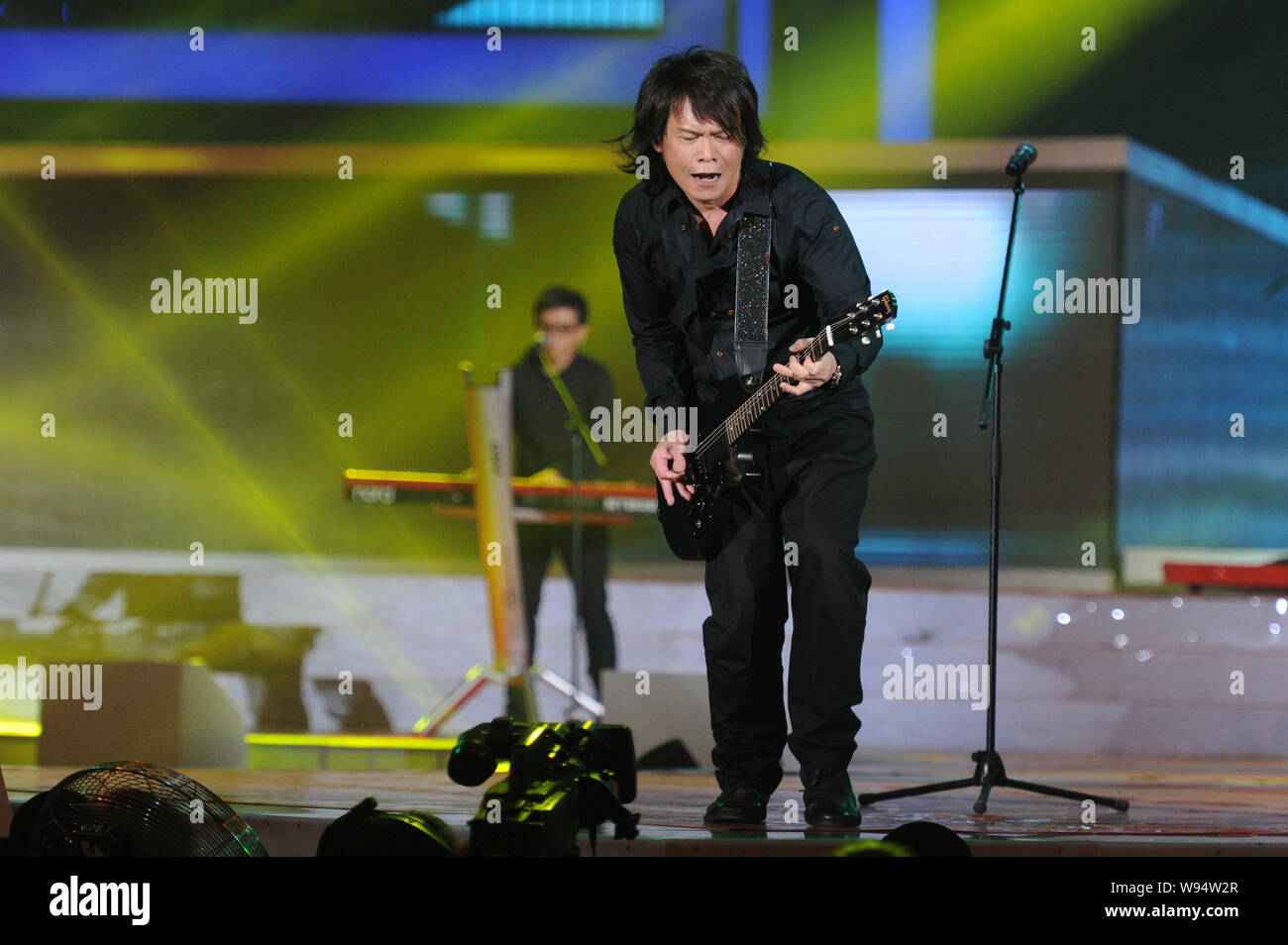 Taiwanese singer Wu Bai performs during the 11th CCTV-MTV Music Awards ...