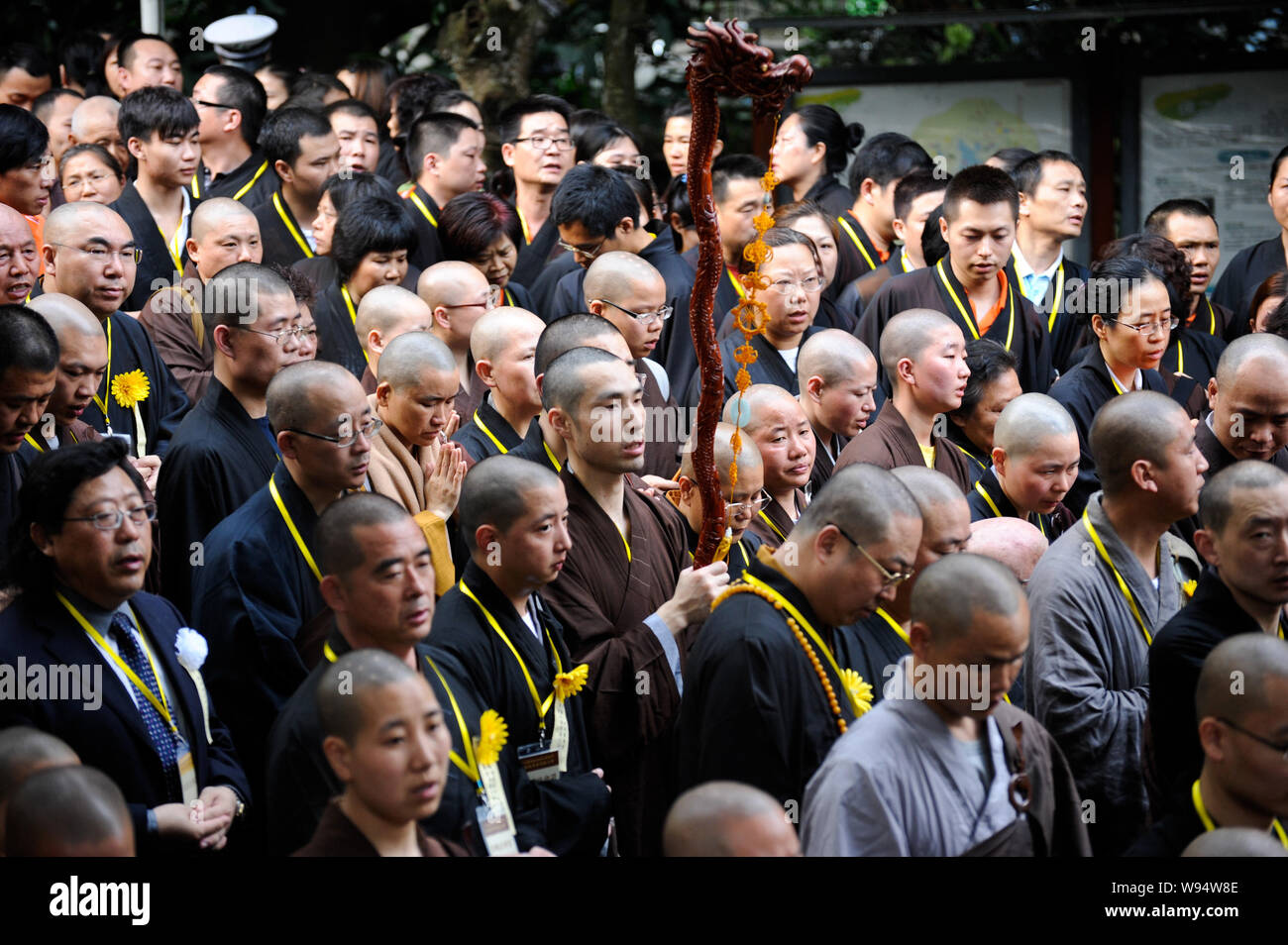 A crowd of Chinese monks and visitors attend a memorial service to ...