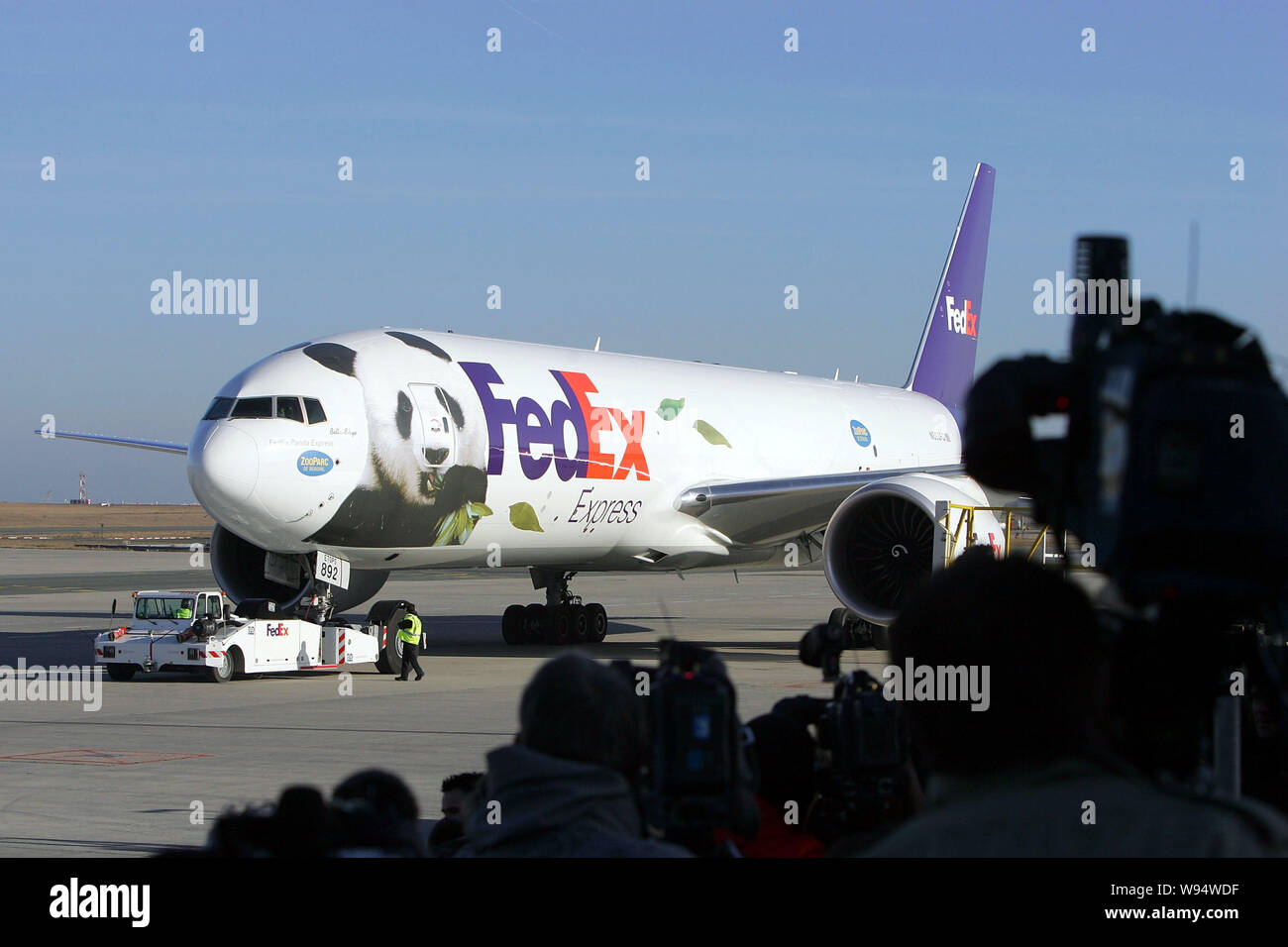 The FedEx Panda Express jet plane carrying giant pandas Huan Huan ...
