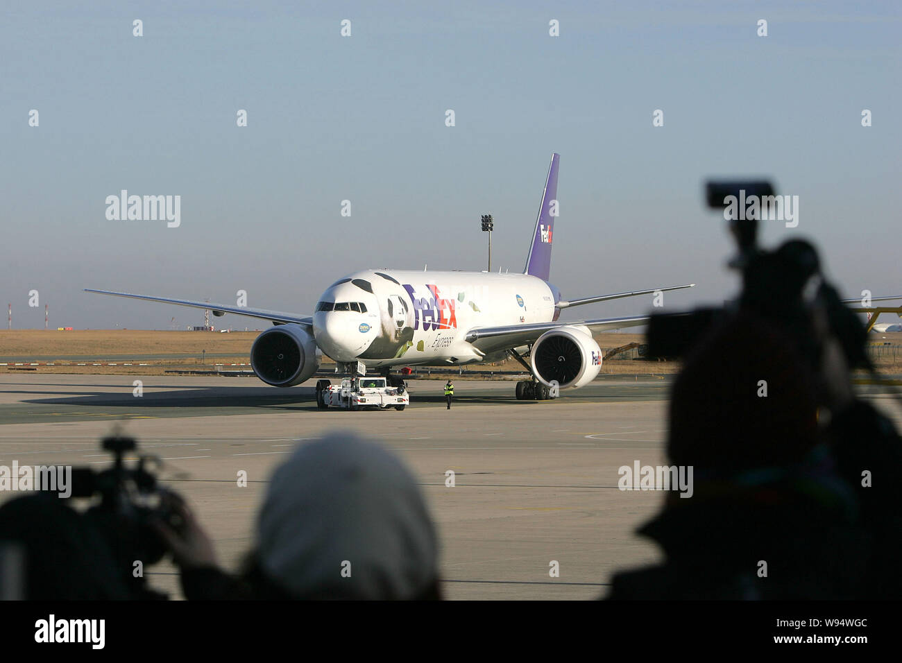 The FedEx Panda Express jet plane carrying giant pandas Huan Huan ...