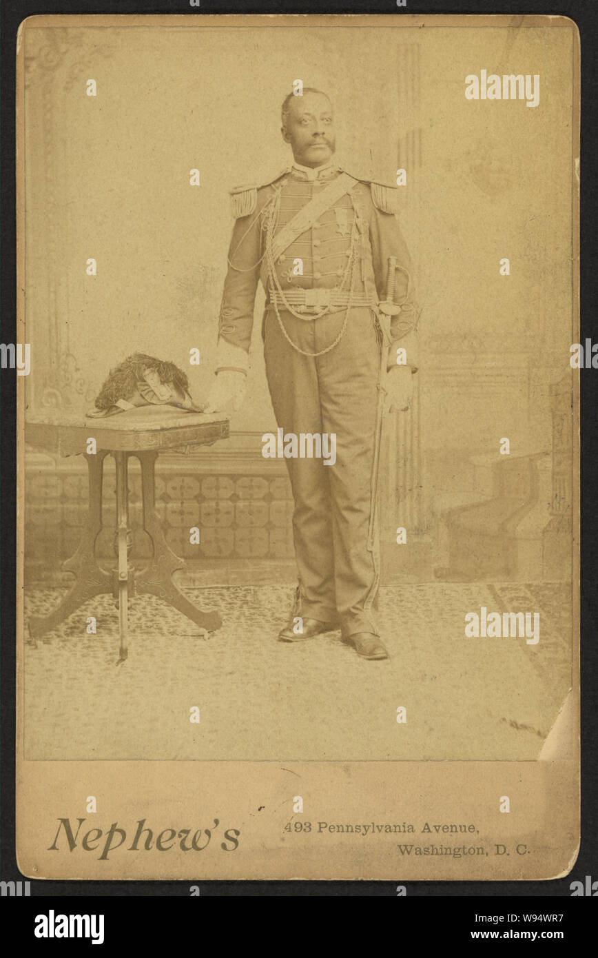 Soldier wearing medal hi-res stock photography and images - Alamy