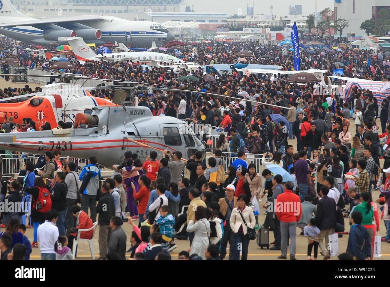 Visitors crowd around aircraft during the 9th China International ...