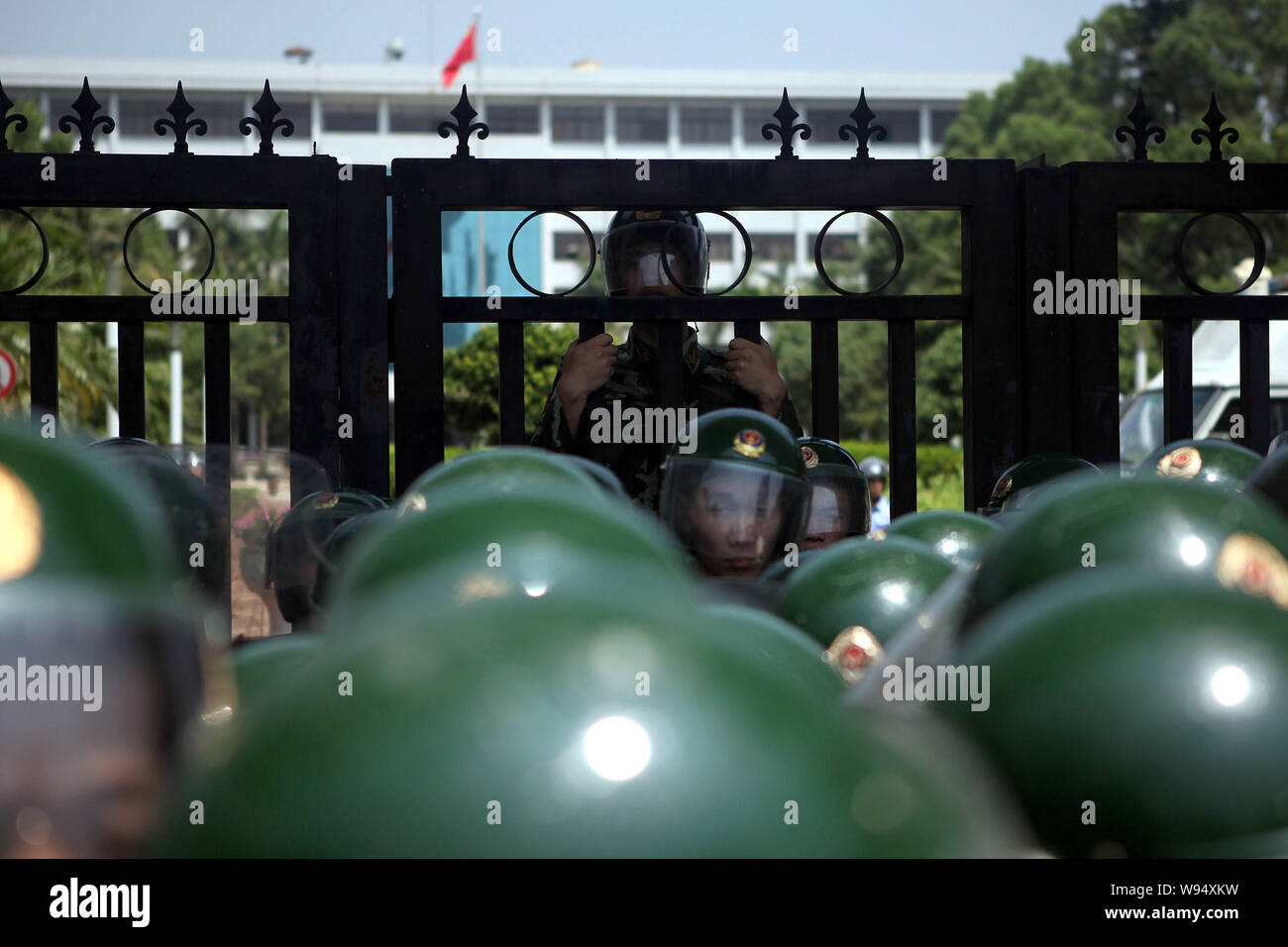 Anti riot shields hi-res stock photography and images - Alamy