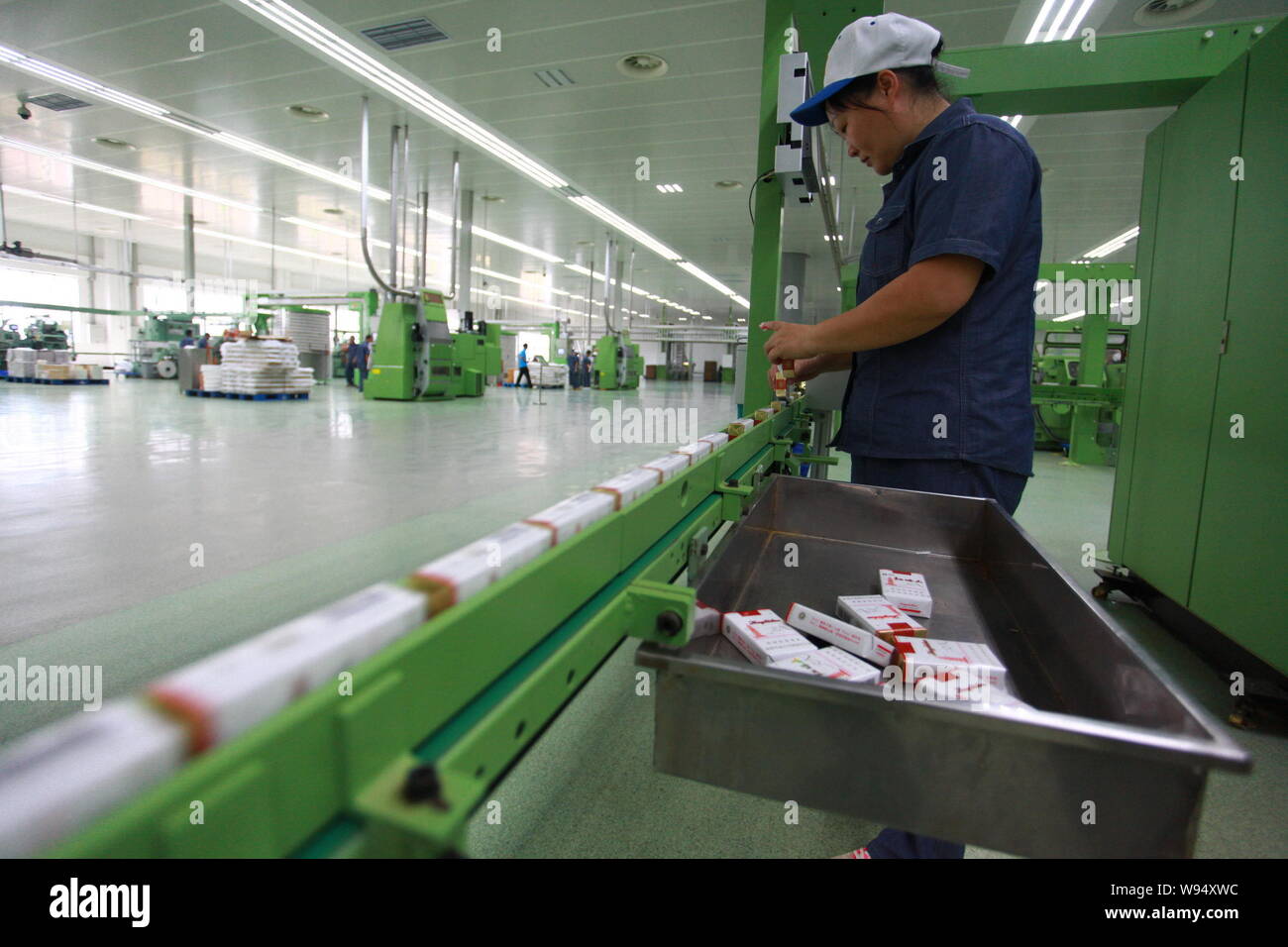 Chinese cigarettes boxes hi-res stock photography and images - Alamy