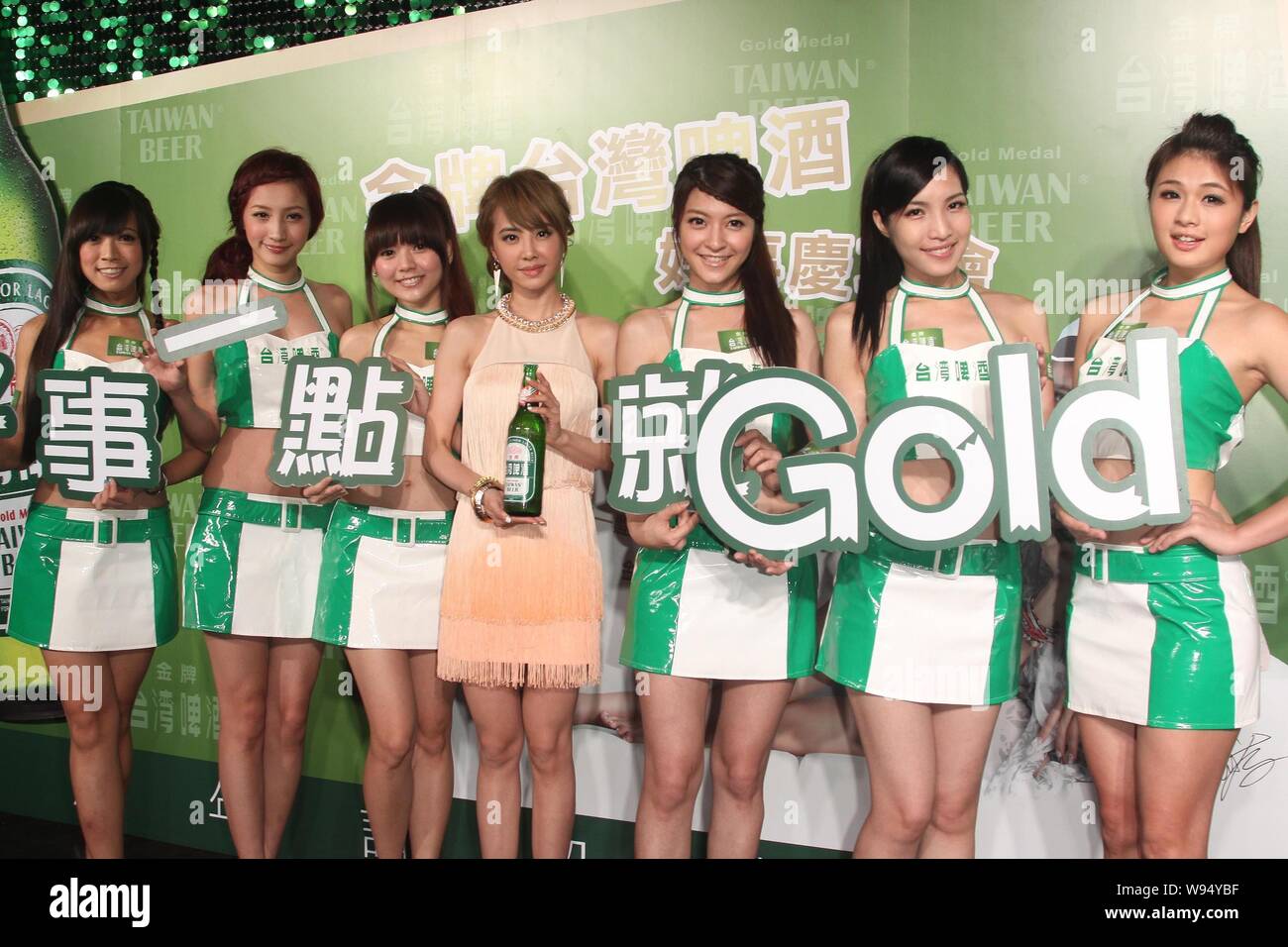 Taiwan singer jolin tsai poses hi-res stock photography and images - Alamy