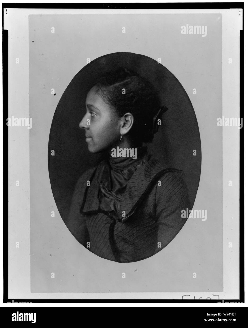 African American woman, head-and-shoulders portrait, left profile Stock ...
