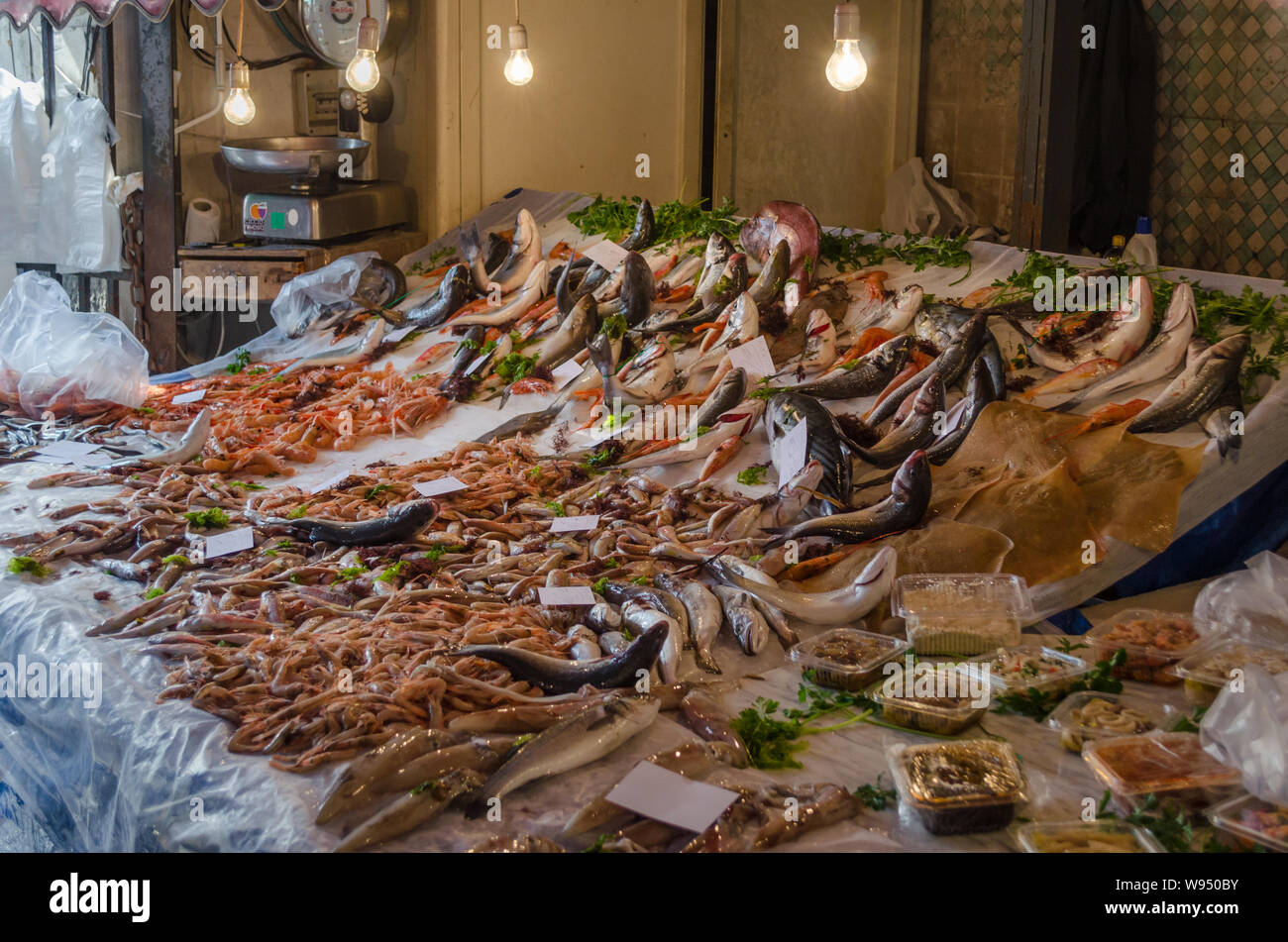 Food stall seafood stall hi-res stock photography and images - Alamy