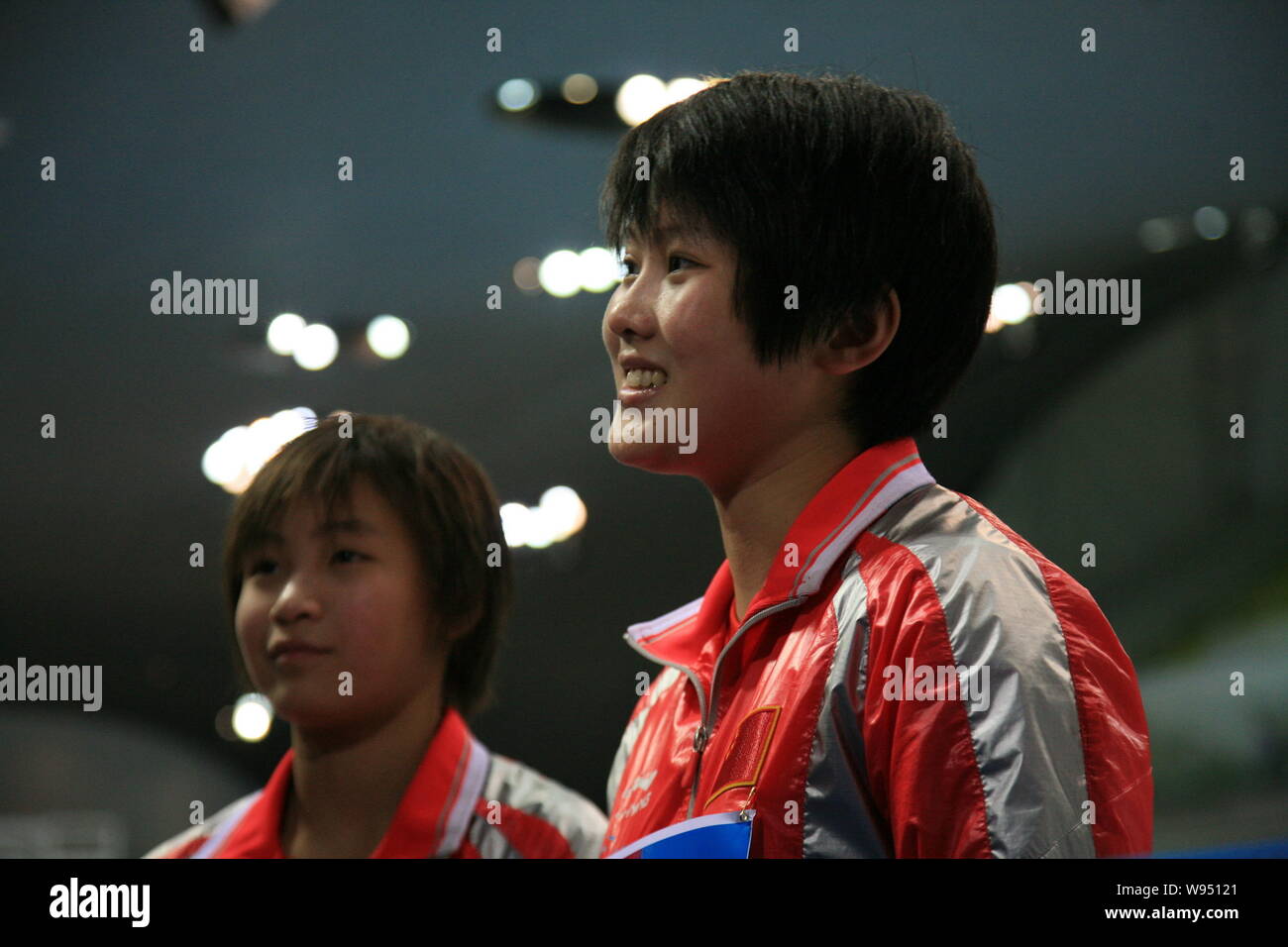 Gold medalist Ruolin Chen of China (R) and silver medalist Yadan Hu of ...