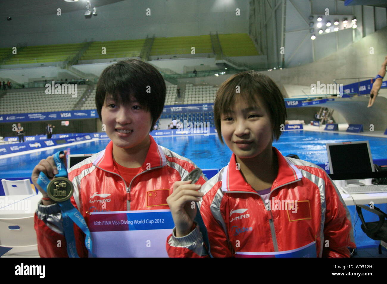 Gold medalist Ruolin Chen of China (L) and silver medalist Yadan Hu of ...