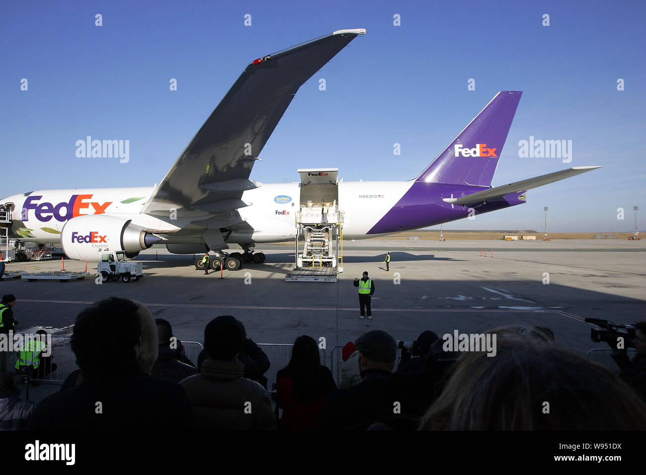 The FedEx Panda Express jet plane carrying giant pandas Huan Huan ...