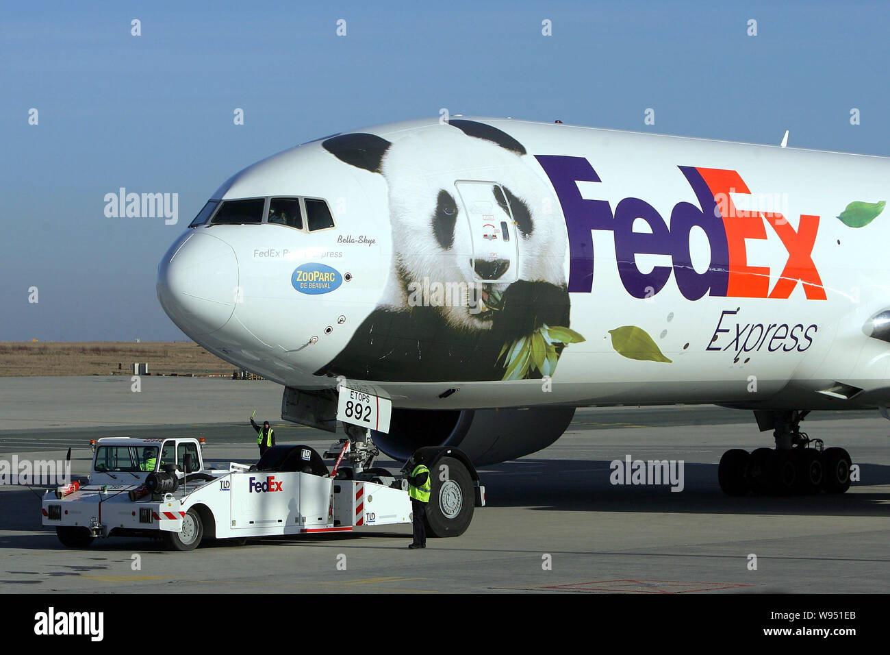 The FedEx Panda Express jet plane carrying giant pandas Huan Huan ...