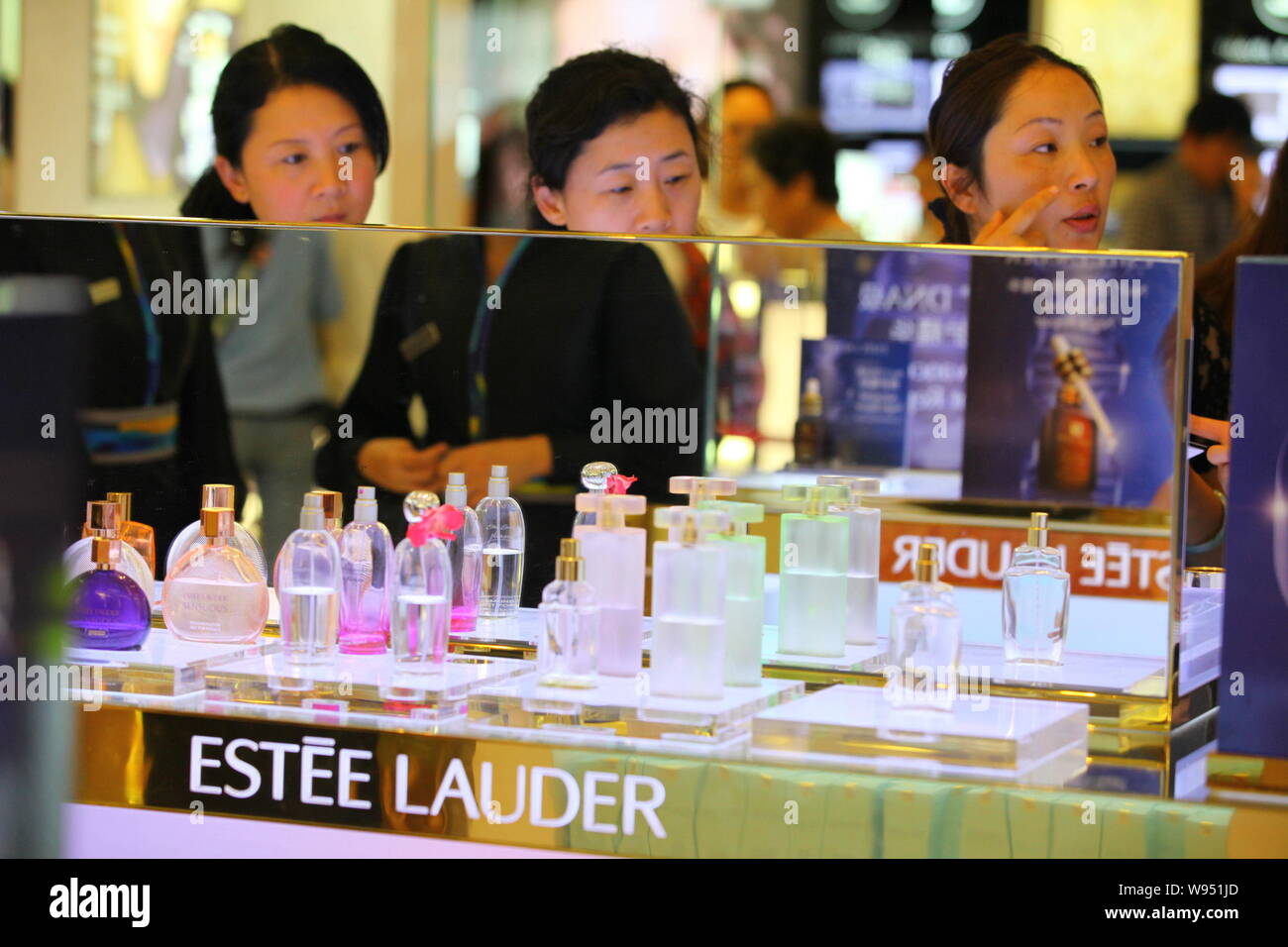 Estee Lauder Products Stock Photos & Estee Lauder Products Stock Images ...