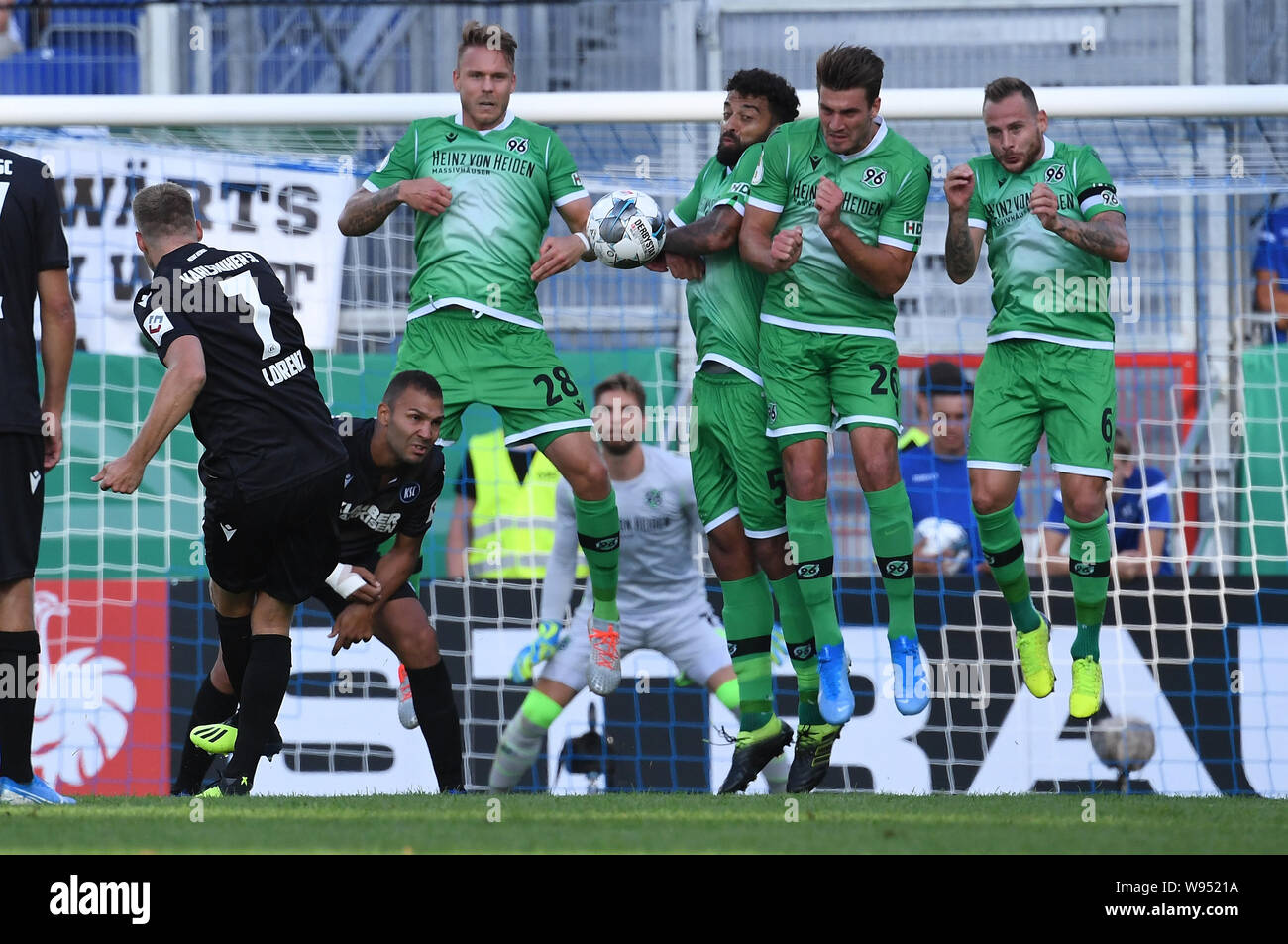 Karlsruhe, Deutschland. 12th Aug, 2019. Free kick Marc Lorenz (KSC ...