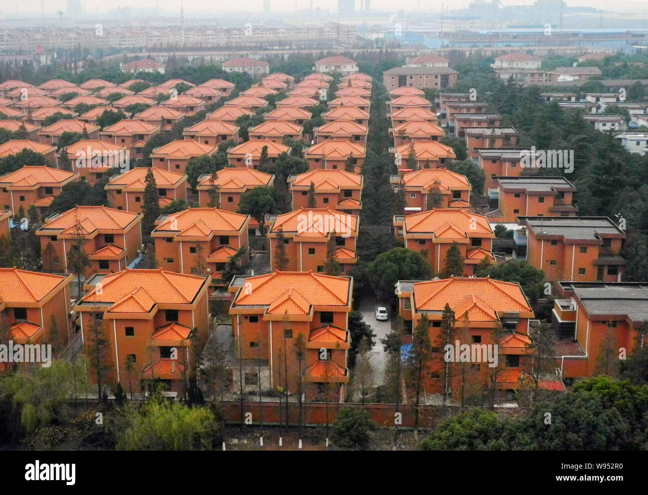 --File--View of Huaxi Village in Jiangyin city, east Chinas Jiangsu ...