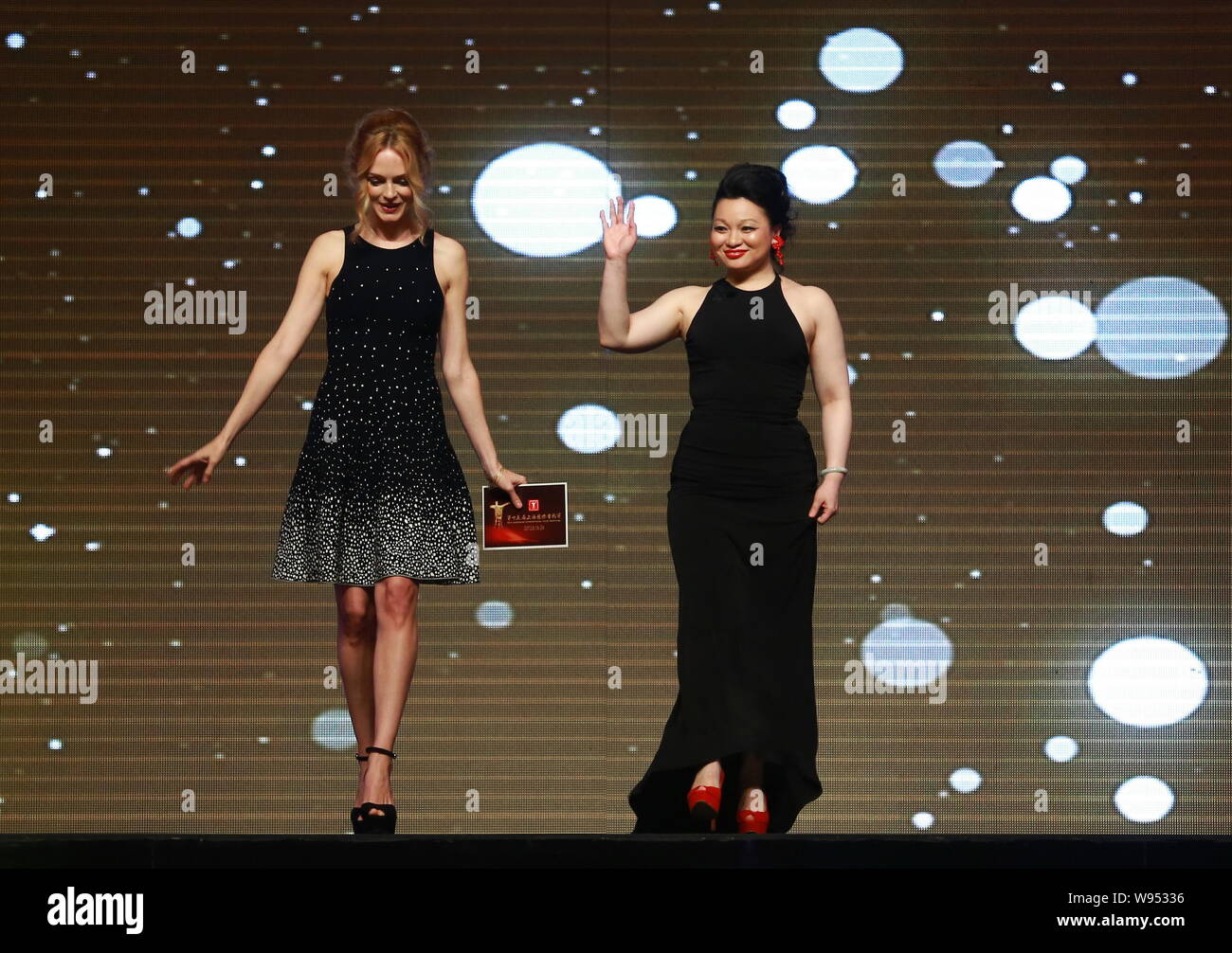 American actress heather graham hi-res stock photography and images - Alamy