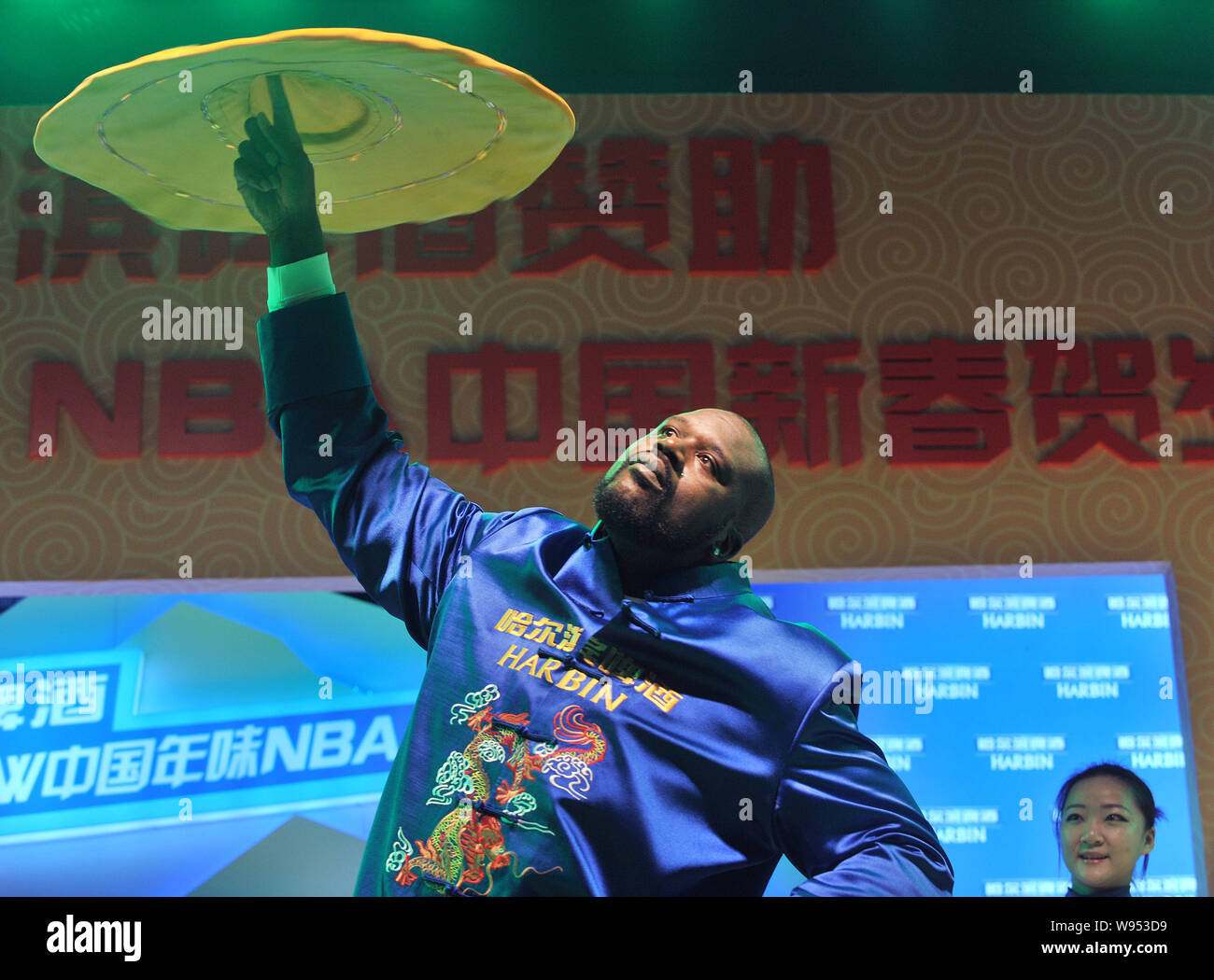 Retired NBA superstar Shaquille ONeal performs a traditional Chinese ...