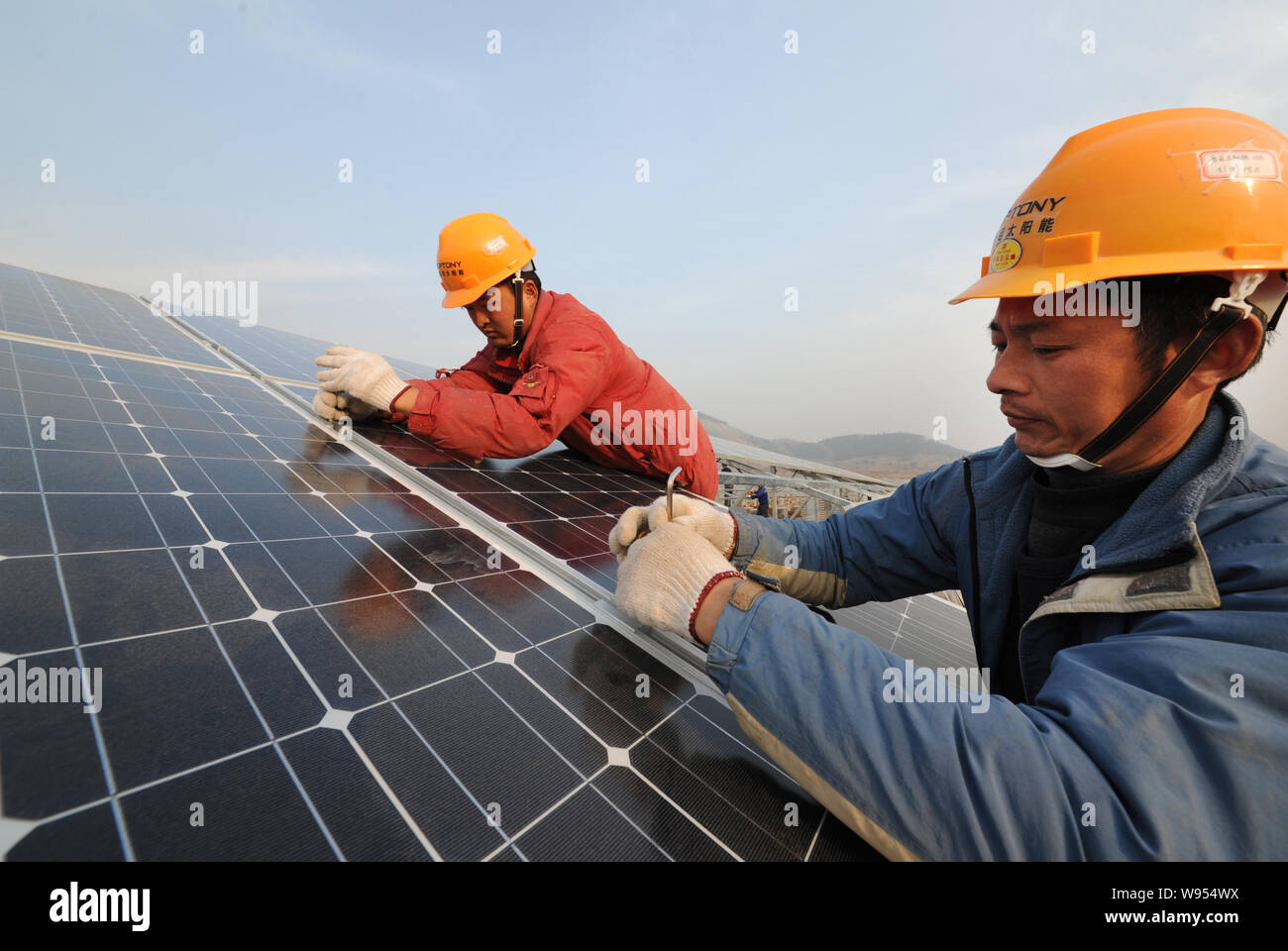 Chinese solar grid hi-res stock photography and images - Alamy