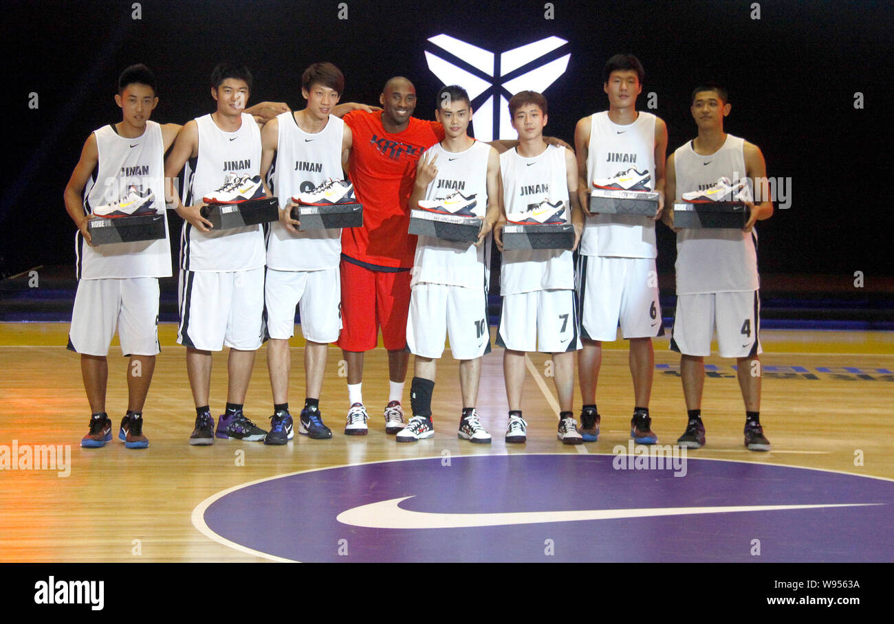 Chinas players poses hi-res stock photography and images - Alamy