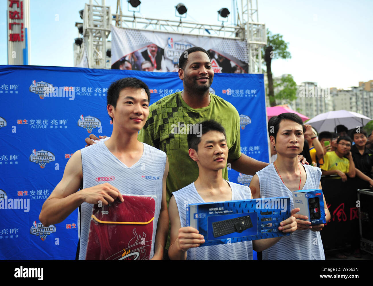 Chinese basketball fans hi-res stock photography and images - Alamy