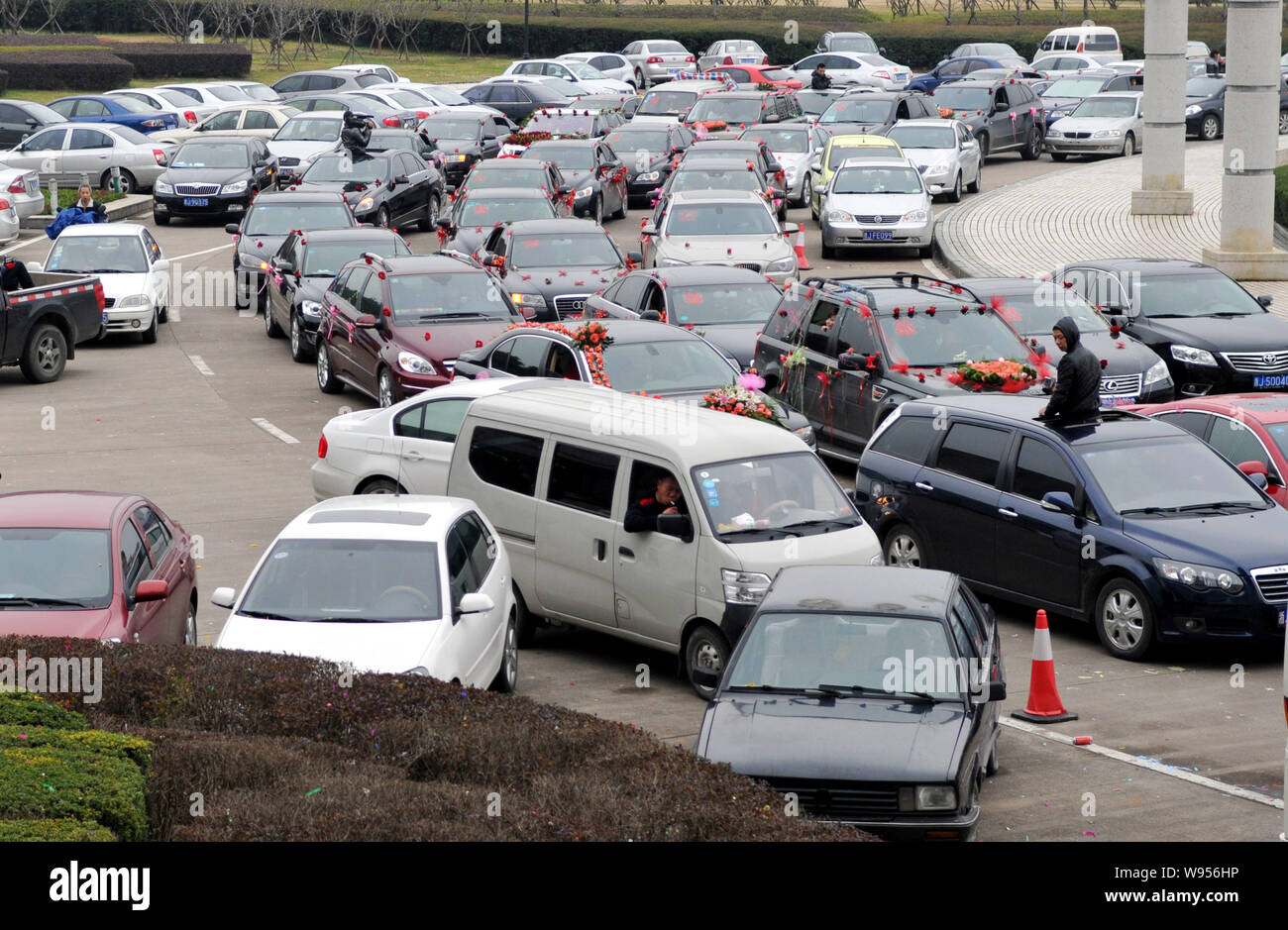 Wedding cars crowds the roads in front of the city hall in Taizhou city ...