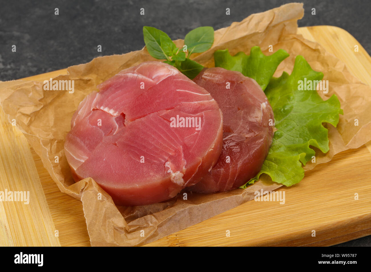 Raw tuna round steak ready for grill Stock Photo - Alamy