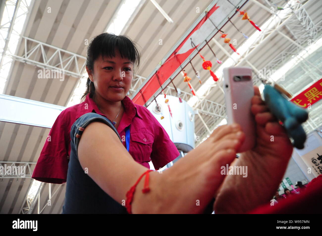 Armless girl hi-res stock photography and images - Alamy