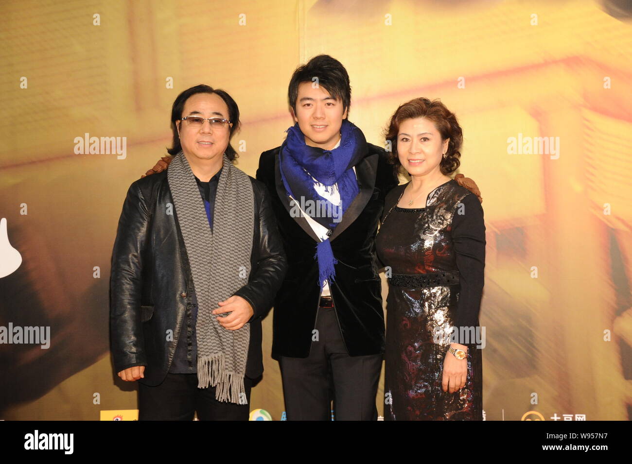 Chinese pianist Lang Lang, center, poses with his parents on the red ...