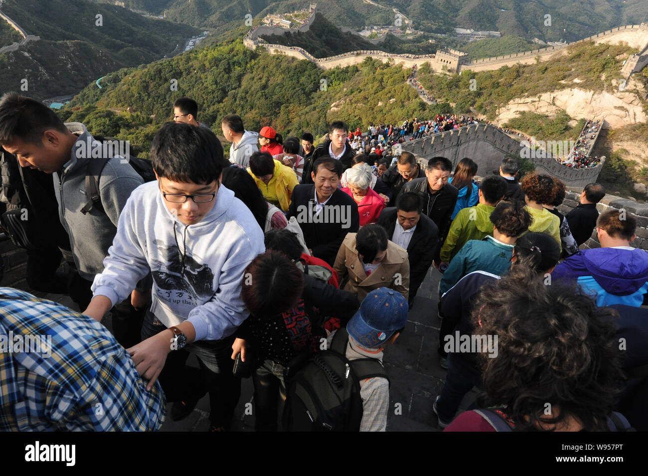 Tourists crowd the Badaling Great Wall during the National Day holiday ...