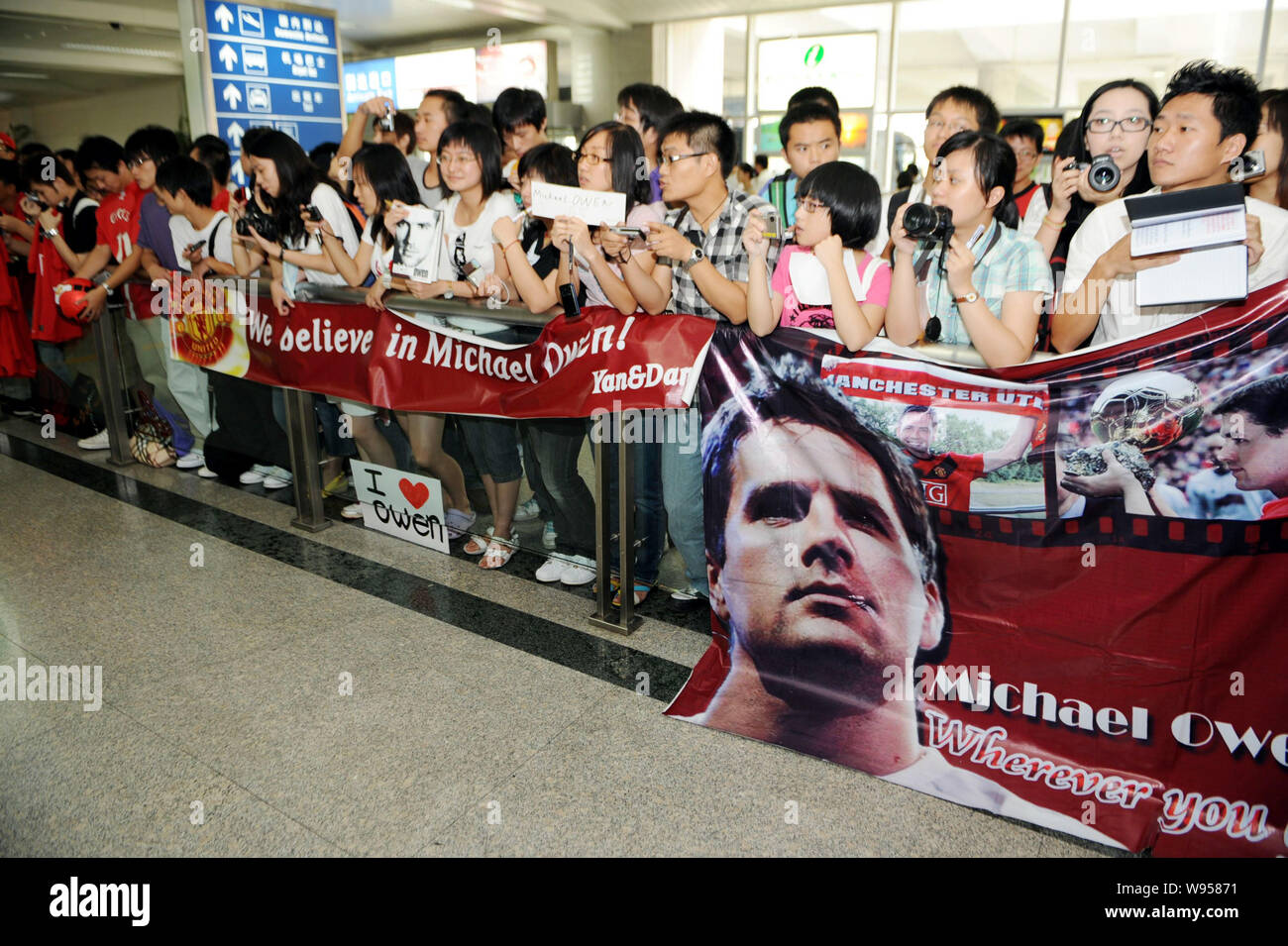 Michael owen fans hi-res stock photography and images - Alamy