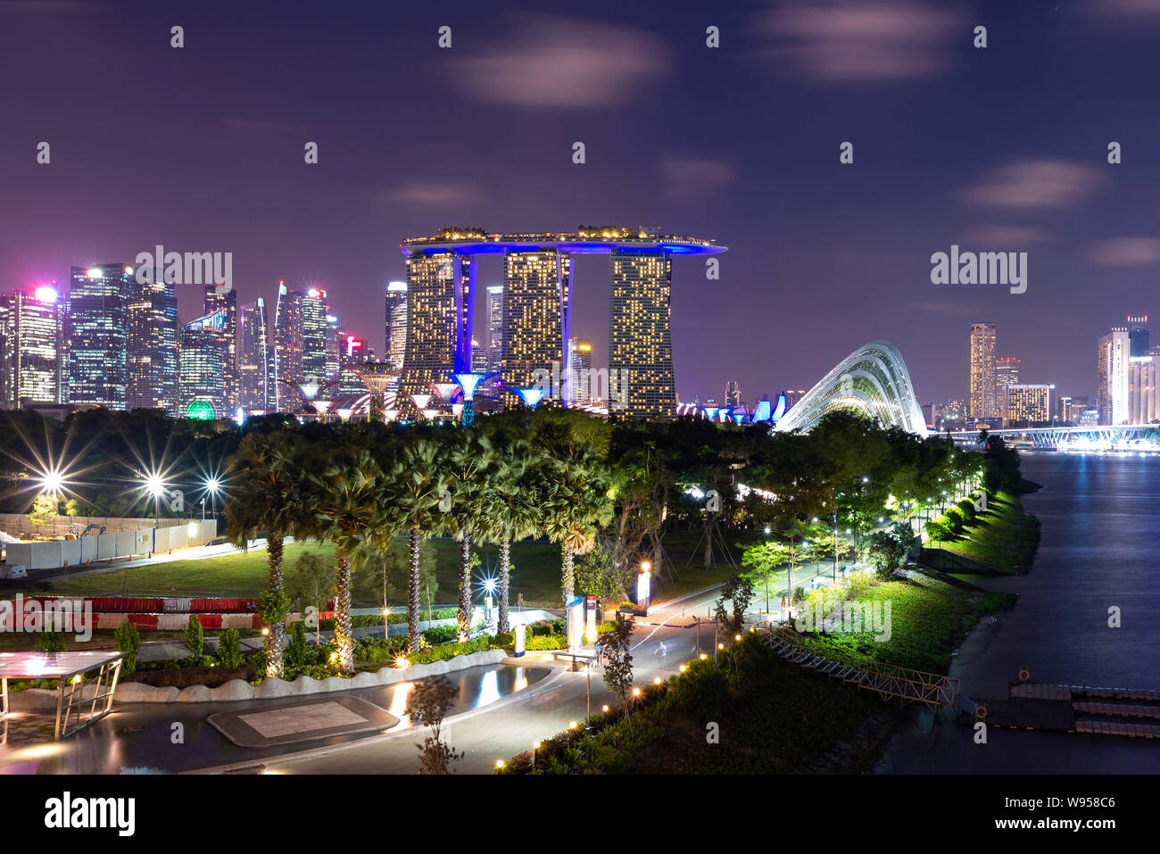 Singapore skyscraper commercial buildings hi-res stock photography and ...