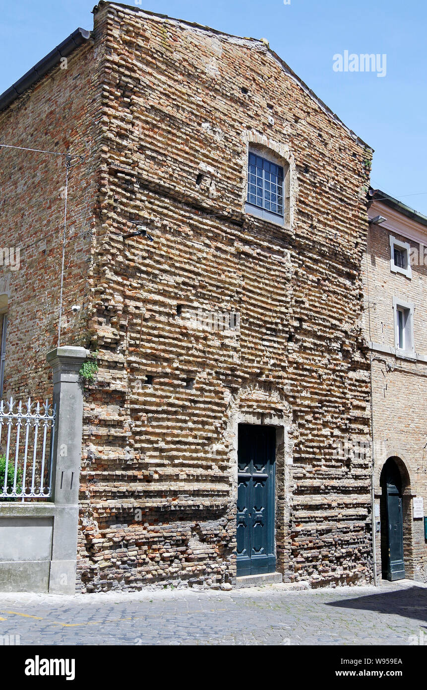 Projecting stone courses hi-res stock photography and images - Alamy