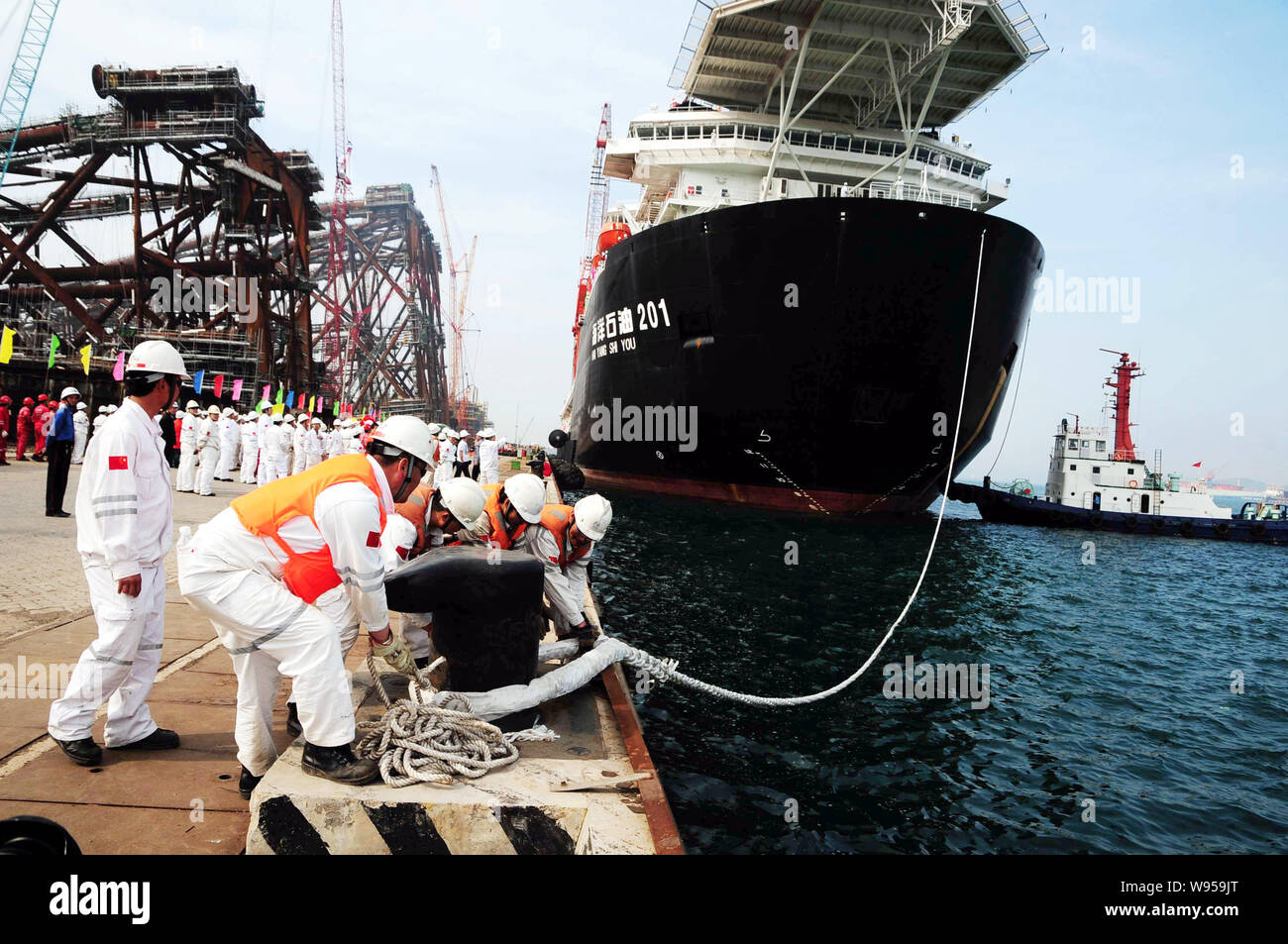Chinese workers release the ship cable of the newly-built deepwater ...